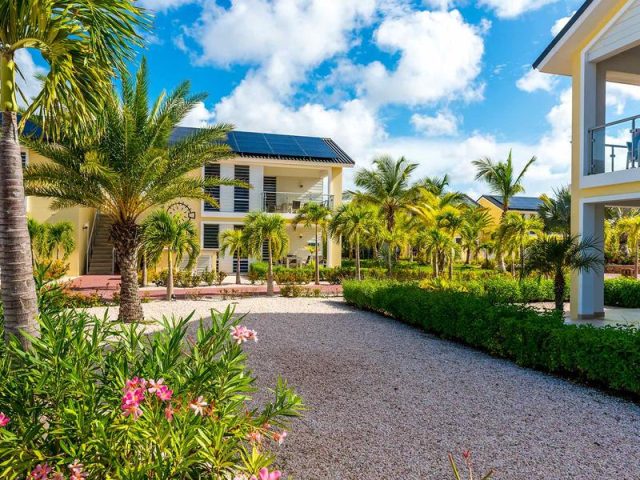 Delfins Beach Resort - Deep Blue Adventures